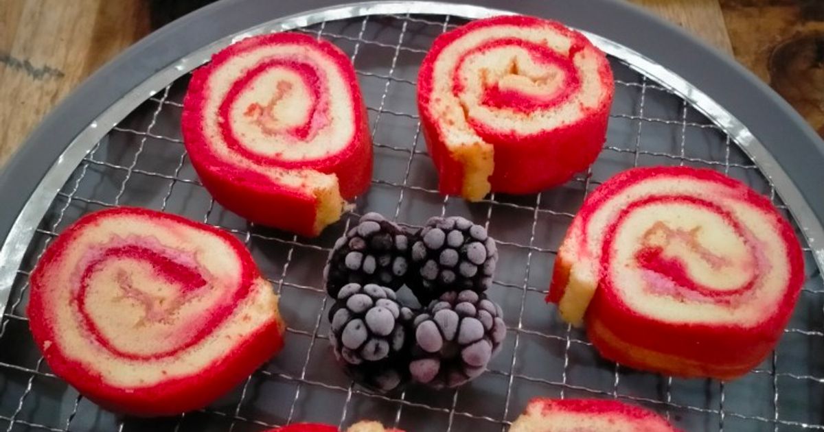 Resep Roll Cake Merah Putih 🇮🇩 oleh Deedee Rasuan - Cookpad