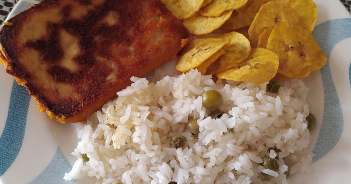 Filete De Pescado, Patacones, Arroz Y Ensalada Receta de Diana Marcela ...