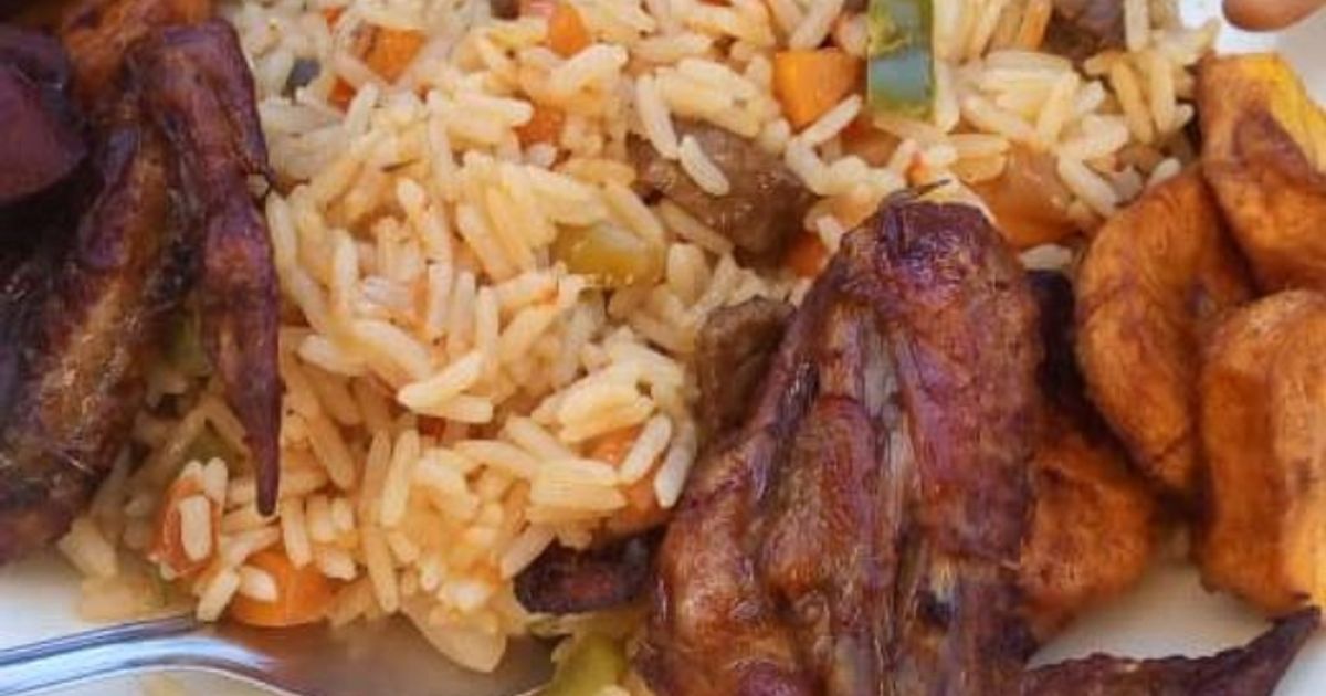 Jollof Rice Ans Fried Plantain Recipe by Hadiza Abubakar - Cookpad