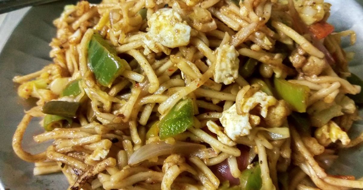 Egg Chowmine Recipe by Soumi Banerjee - Cookpad