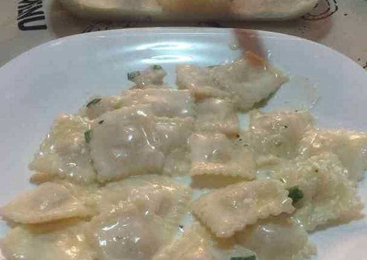 Ravioles a la crema con jamón y queso Receta de Elízabeth Risso Patrón ...