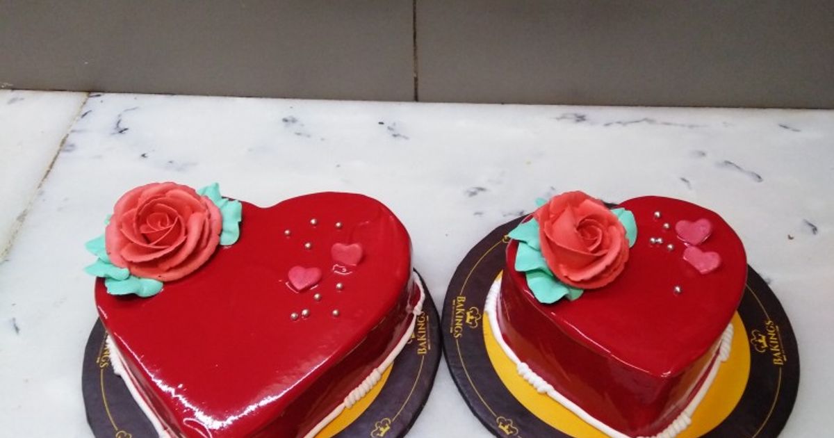Blood Red Heart Shape Cake Recipe by Chef Kumail - Cookpad