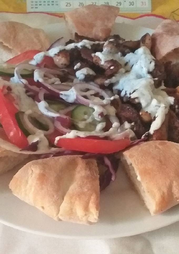Gyros tál pitával | Lilla Klára Cseke receptje - Cookpad receptek