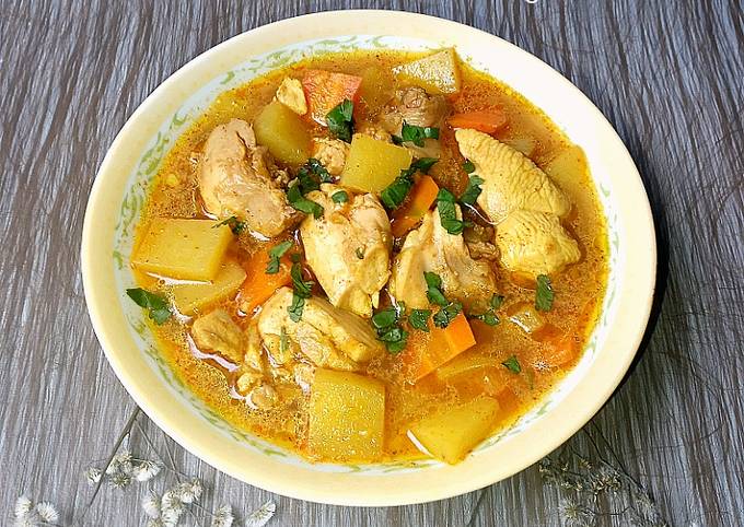 Resep Kari Ayam Kentang & Wortel oleh Alya Simple Cooking🍳 - Cookpad