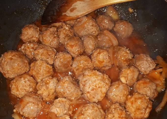 Resep Bola daging saos tomat oleh Desintya Permata - Cookpad