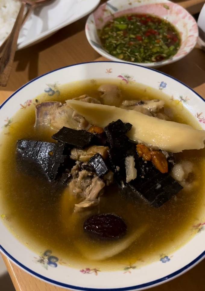 Resep [Edisi Ciakpo] Back Strengthening Herbal Chicken Soup 🐔🍲 oleh Nel ...