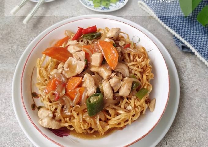 Resep Ifu Mie Cah Ayam Pedas oleh Trixie Gayatri - Cookpad