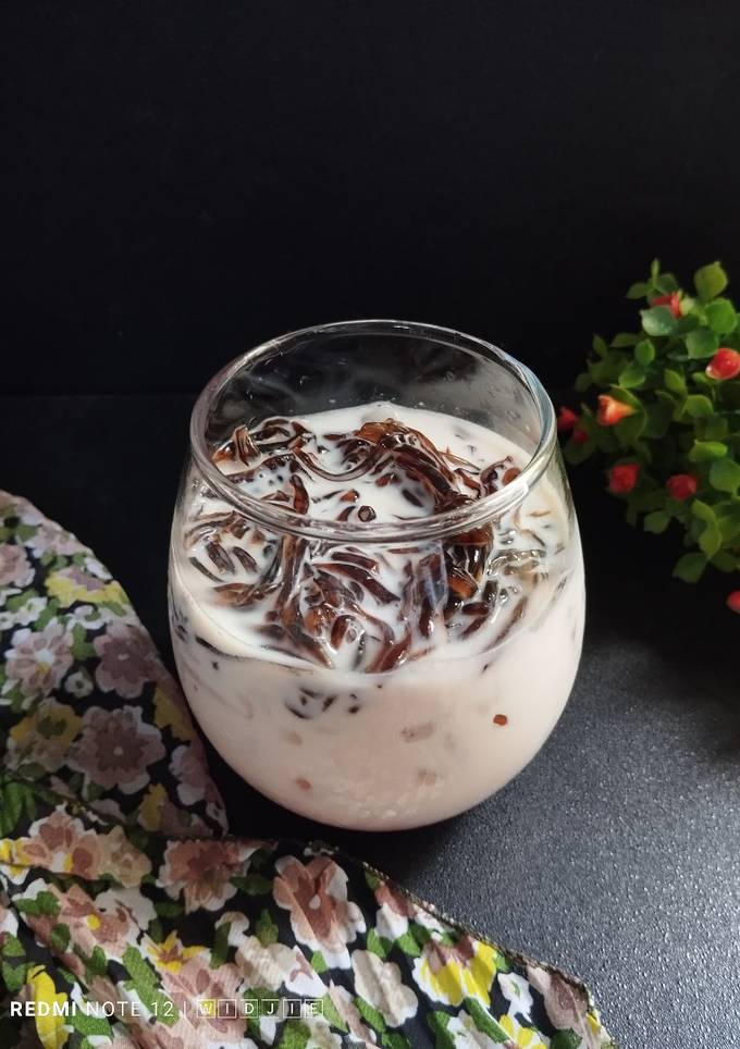 Resep Es Susu Cincau Sirup Rose oleh Widjie Astuti - Cookpad