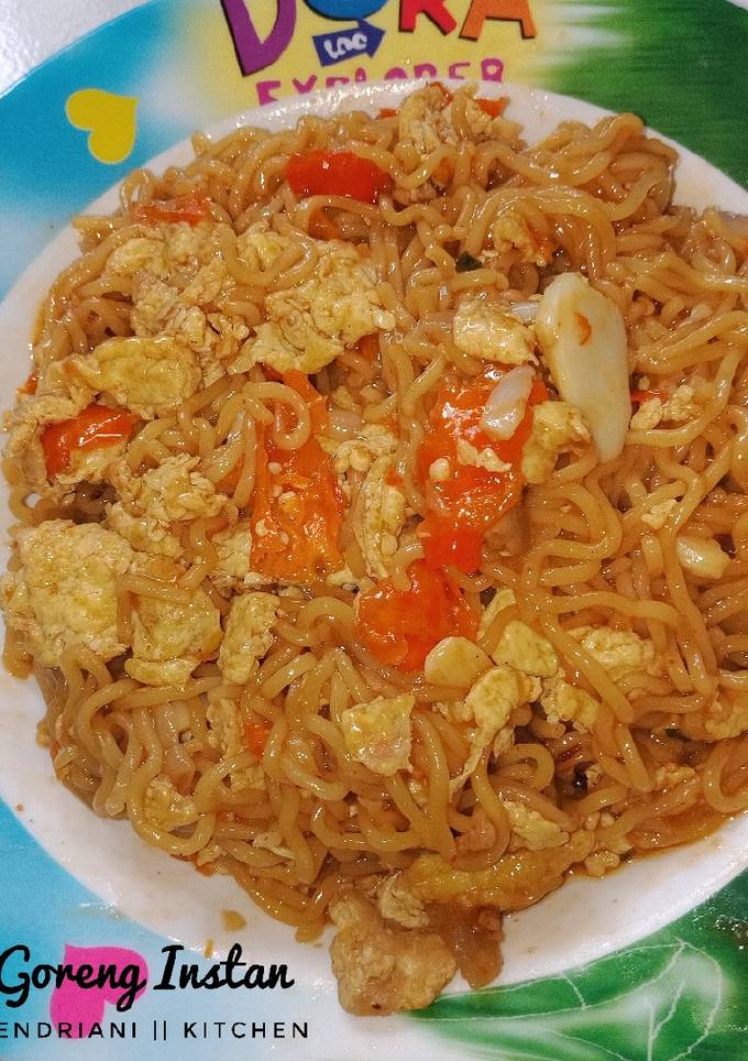 Resep Mie Goreng Instan versi WiwikhendRiani kitchen oleh wiwik ...