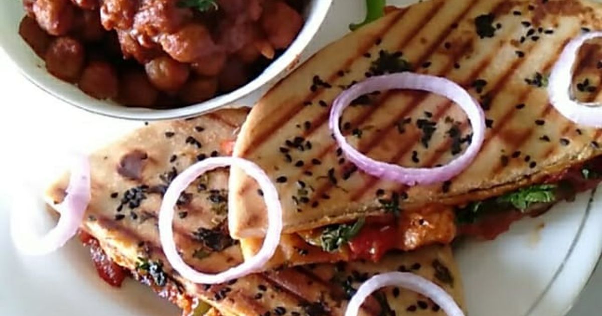Paneer Stuffed Grilled Kulcha With Amritsari Chole Recipe by pmp ...