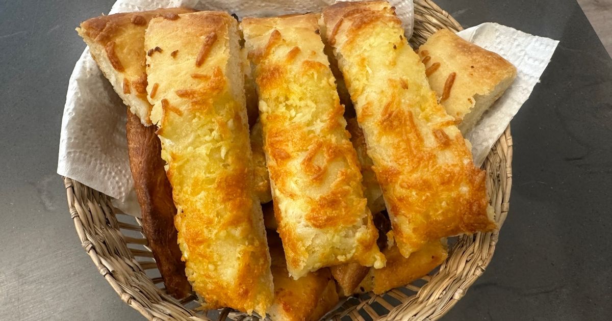 Garlic Breadsticks (Snack Home Recipes - Cookpad