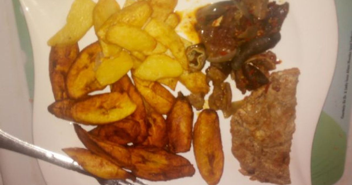 Fried Irish Potatoes,Plantain And Egg Sauce Recipe by Chiommy - Cookpad