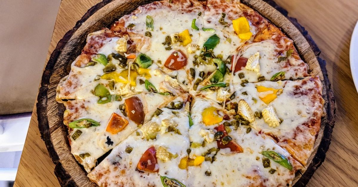 Pesto Pepper Pizza (Jain) Recipe by Dhruv Shah - Cookpad