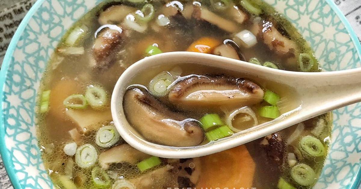 Resep Sup Ayam Jamur oleh Frielingga Sit - Cookpad