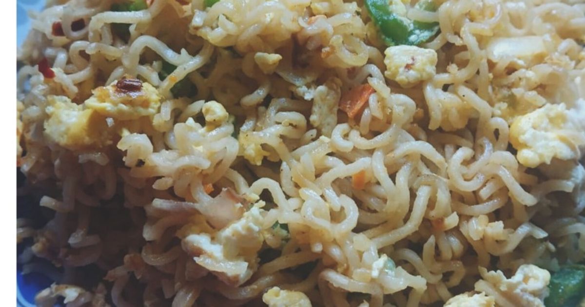 Simple Fried Maggi (Tiffin Recipe) Recipe by Amrita Chakroborty - Cookpad