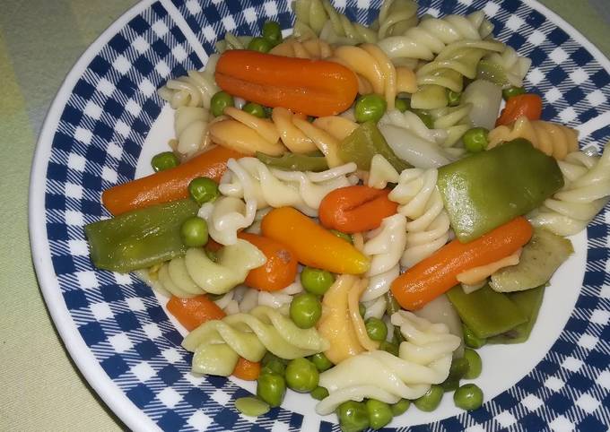Pasta rizada de vegetales, con menestra de la huerta Receta de Mar- Cookpad