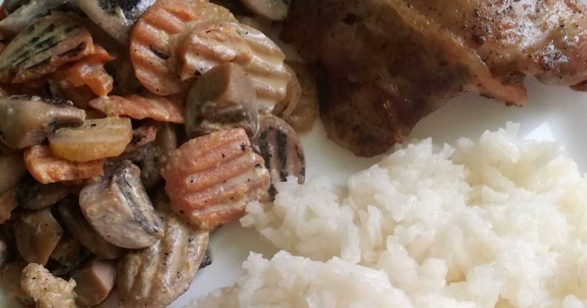 Baconös Csirkecomb Rizzsel és Tejszínes Párolt Zöldséggel | Karolyikata ...