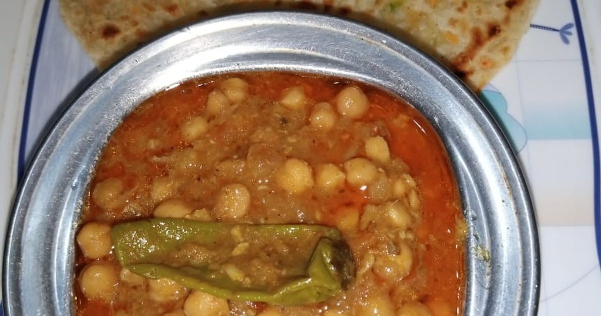 Chickpeas Gravy With Paratha Recipe by Sami Hadi (Sis&Bro) - Cookpad