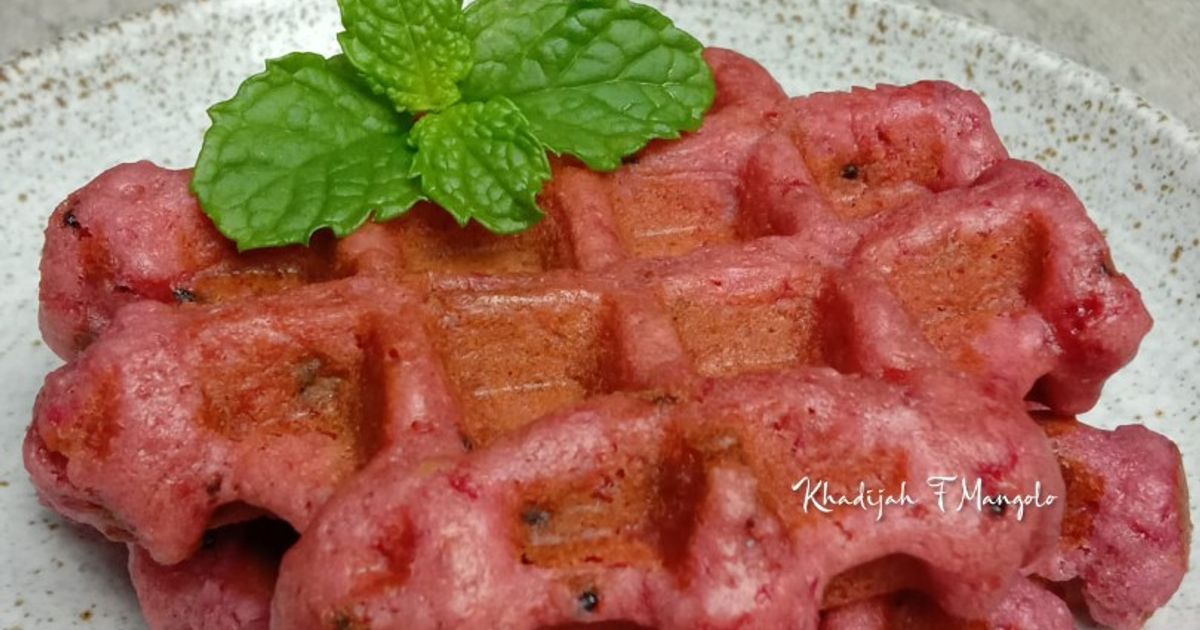 Resep Waffle Buah Naga oleh Khadijah F Mangolo - Cookpad