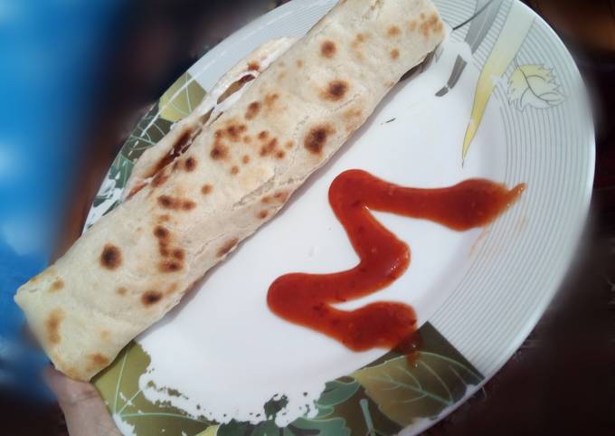 Chicken filled Roti Roll Recipe by Uft - Cookpad