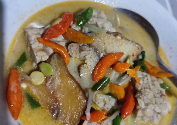 Resep Ikan pari asap masak santan pedas oleh Fajri Yusnita - Cookpad
