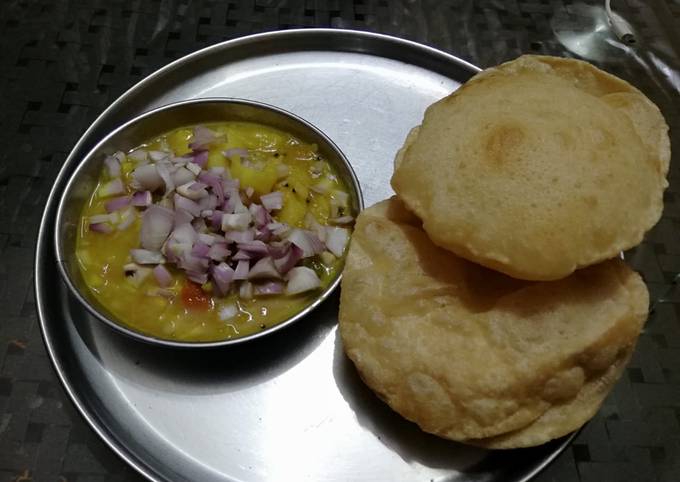 Aloo puri Recipe by Sangeeta Mishra - Cookpad