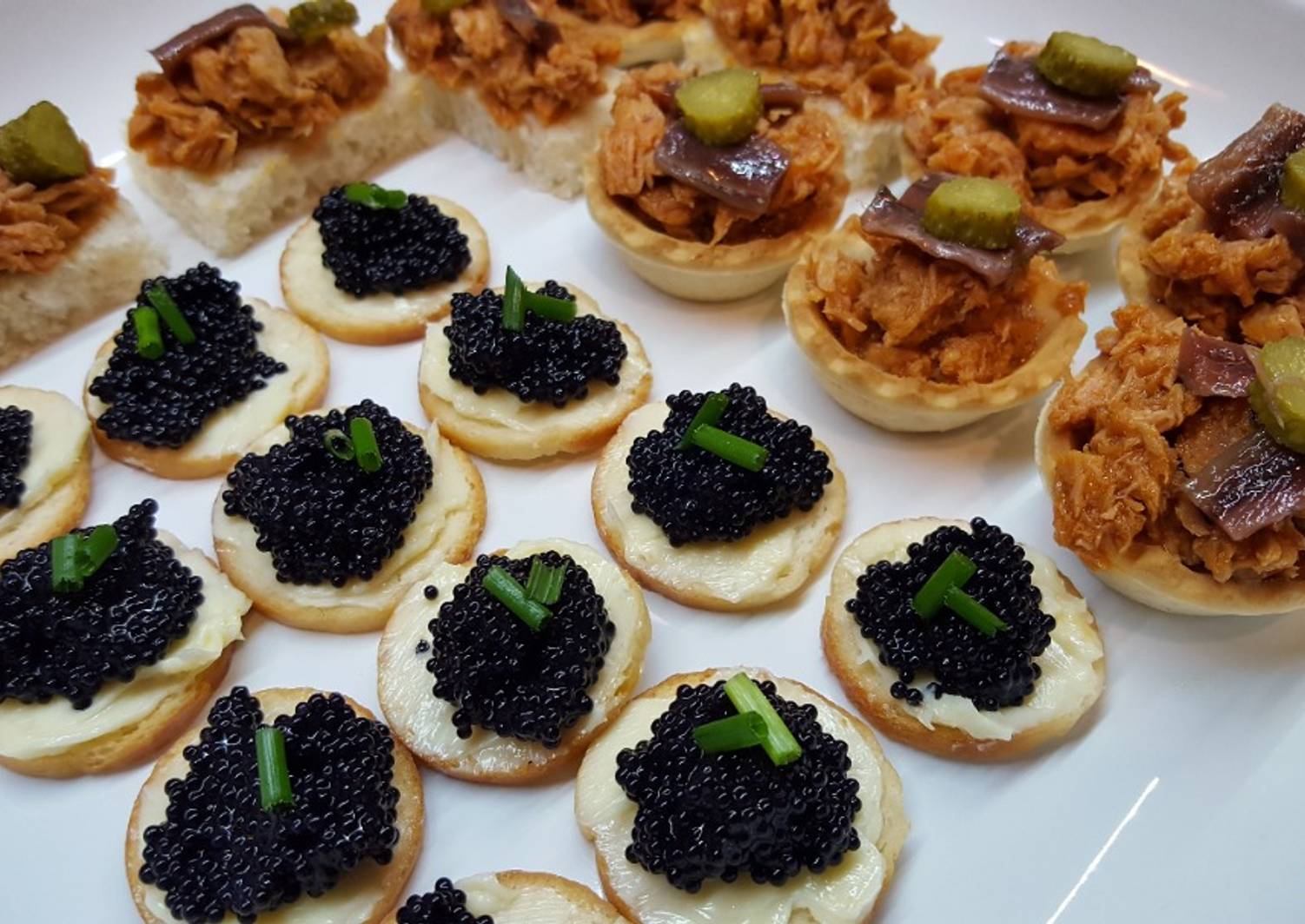 Canapés Variados 1 (Canapés de caviar con mantequilla / Tartaletas de ...