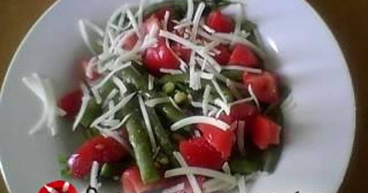 Σαλάτα με αμπελοφάσουλα, πομοντόρια και κρασοτύρι συνταγή από τον/την ...