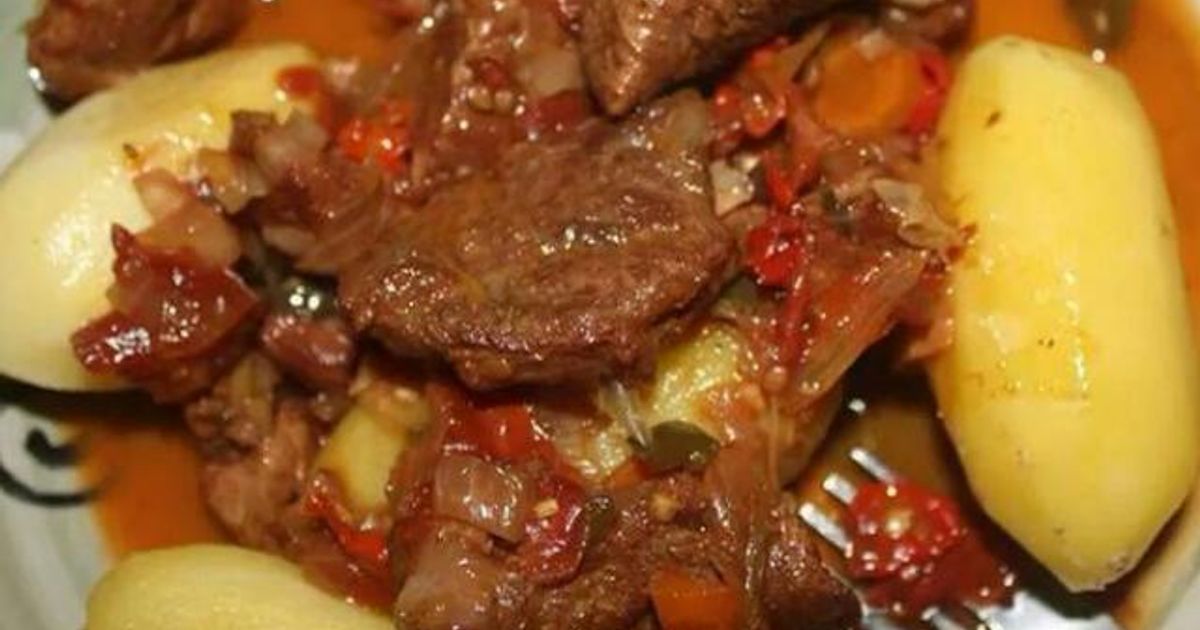 Daffen Dankali Da Beaf Source girki daga Khulsum Kitchen and More - Cookpad