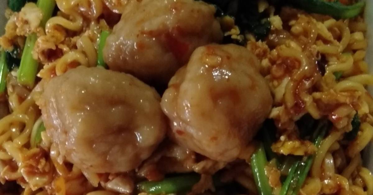 Resep Mie goreng pedes nampol oleh mayzar hilya - Cookpad