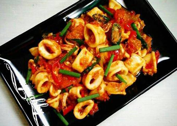 Resep Cumi-Cumi Pedas Granat oleh AyuAbby Kitchen Corner - Cookpad