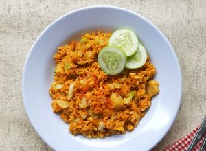 Resep nasi goreng merah saos surabaya rumahan enak dan mudah - Cookpad