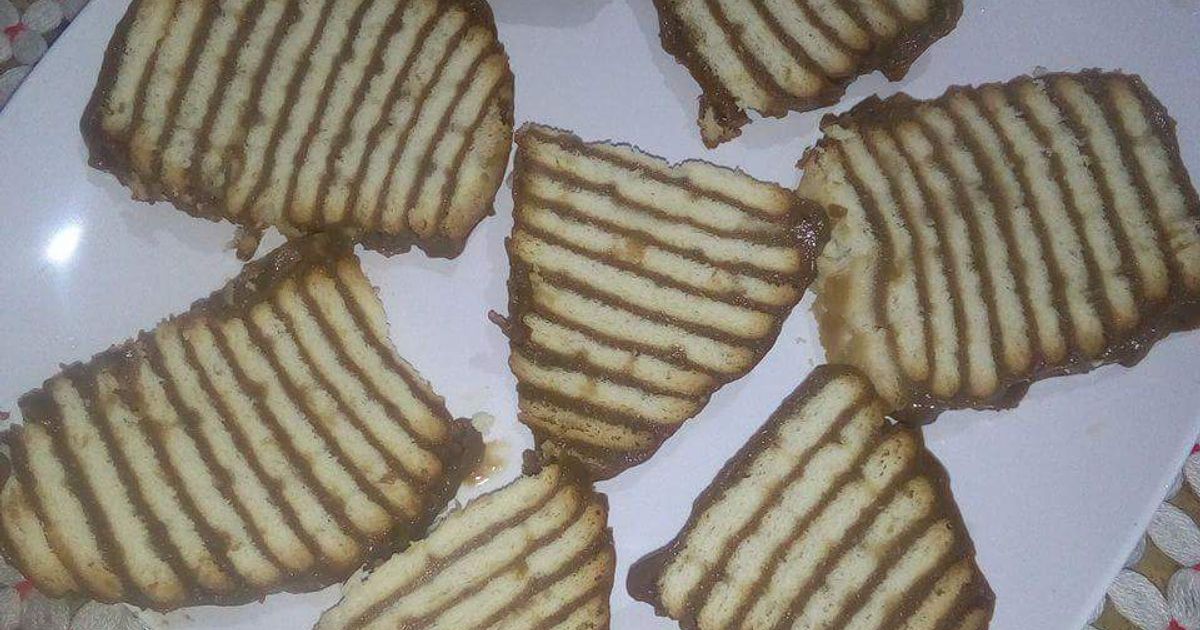 Choco Biscuits Cake Recipe by Meena Dutt - Cookpad