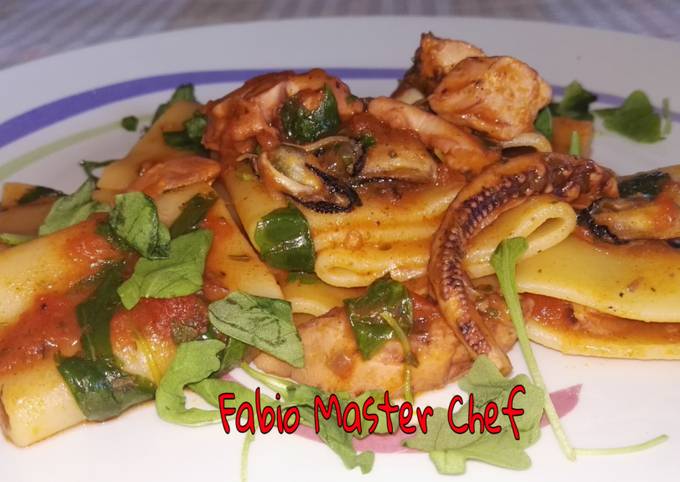 Ricetta Paccheri con Tentacoli di Calamari, Cozze e Rucola di Fabio Del ...