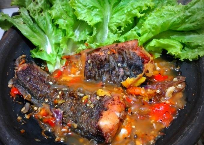 Resep 30. Pecak lele oleh bundar food_kieswati - Cookpad