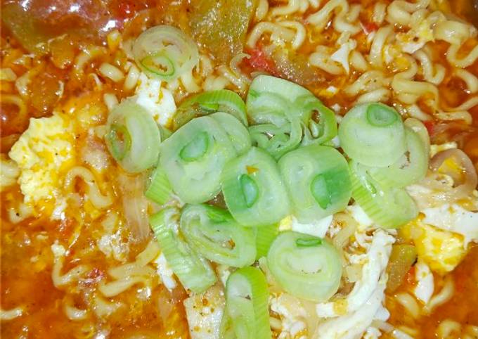 Resep Mie Rebus telur pedas oleh Deva kitchen - Cookpad