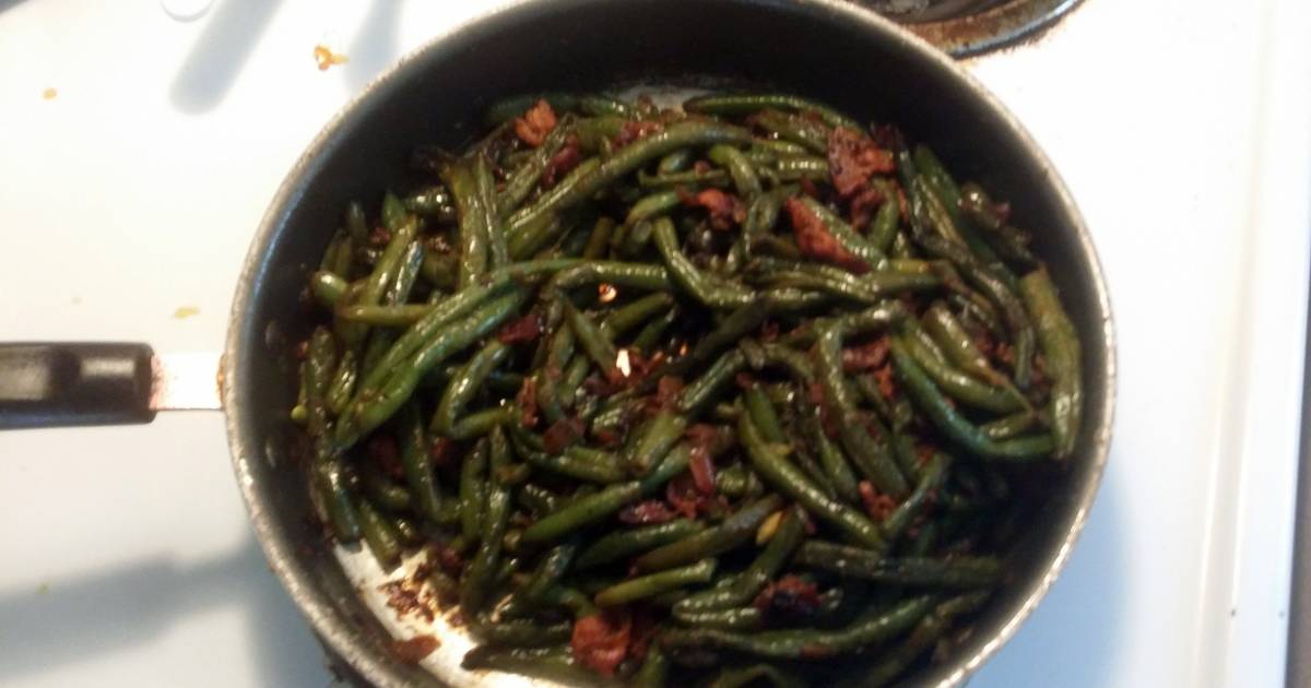 Whole green beans with bacon Recipe by Anjelica - Cookpad