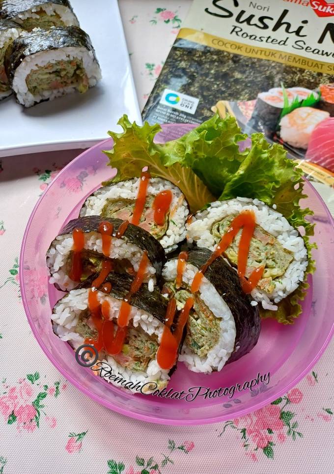 Resep Bento Kimbab/Sushi Telur Bayam Wortel Sosis oleh Mamake_Wawa - Cookpad