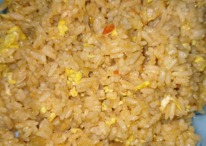 Resep Nasi goreng simple oleh Ummu Adit - Cookpad