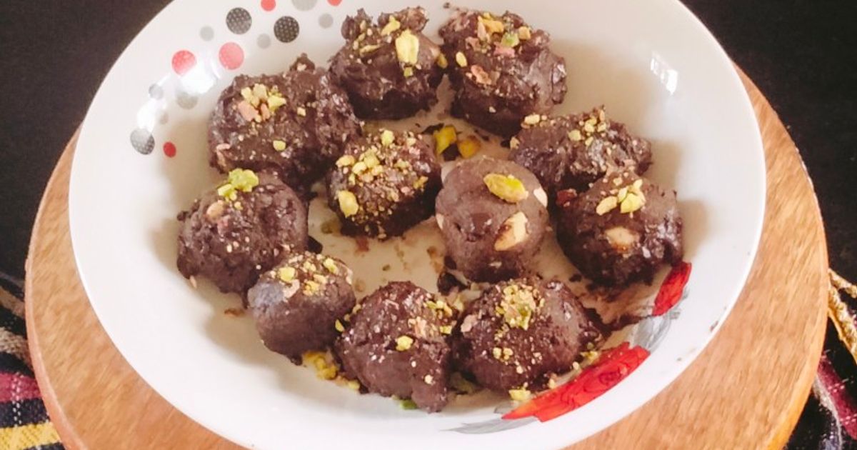 Chocolate Ladoo/Dark Fantasy Biscuits Laddu Recipe by Jyoti Prakash ...