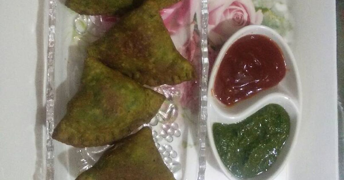मिनी पालक समोसा (Mini Palak Samosa Recipe In Hindi) रेसिपी बनाने की ...