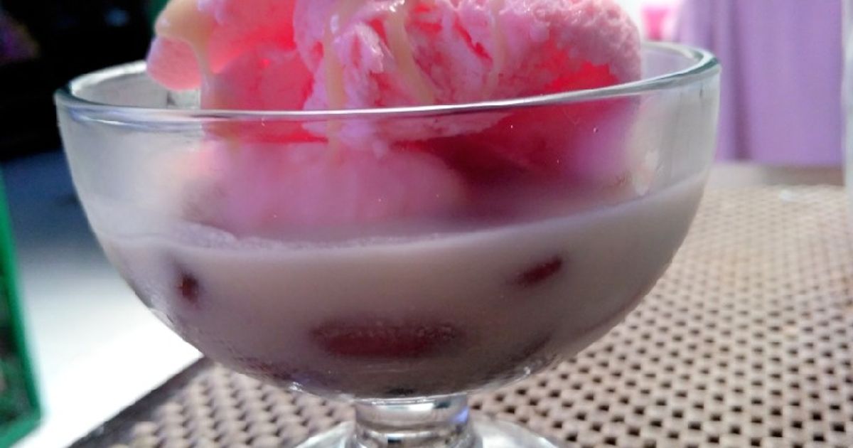 Resep Es Kacang Merah Topping Es Krim Strawberry oleh Historina - Cookpad