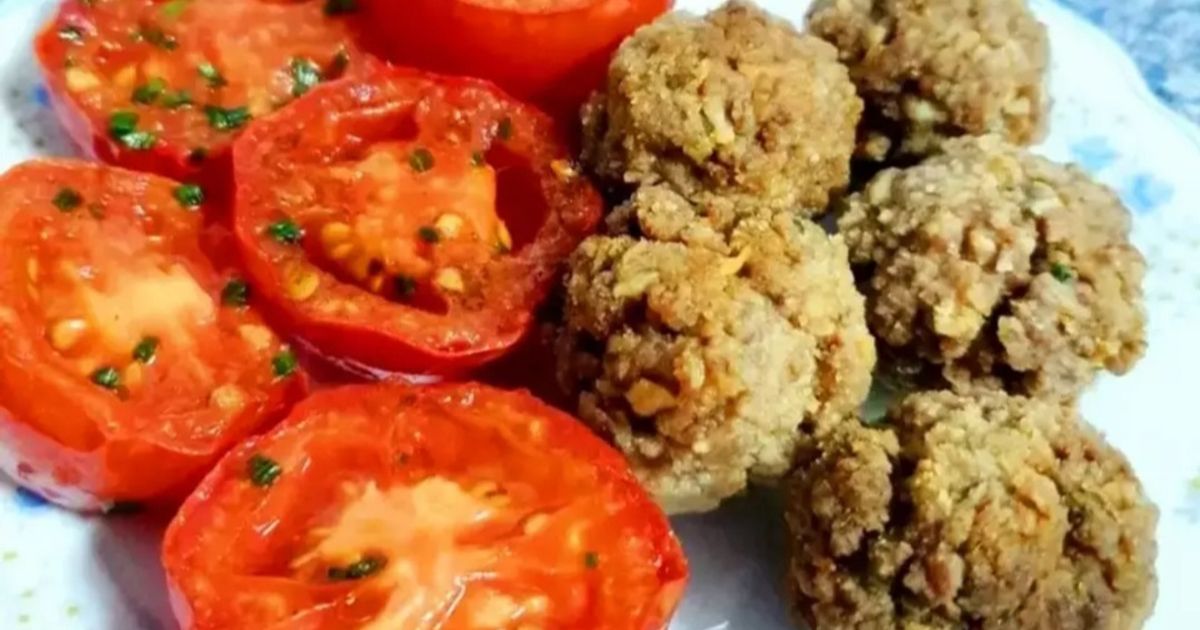 Albóndigas Y Tomates Grillados Receta de Karla Fogt- Cookpad