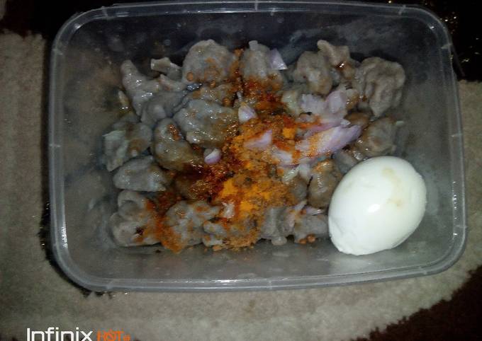 Danwake da kwai albasa da mai da yaji girki daga Salamatu Labaran - Cookpad