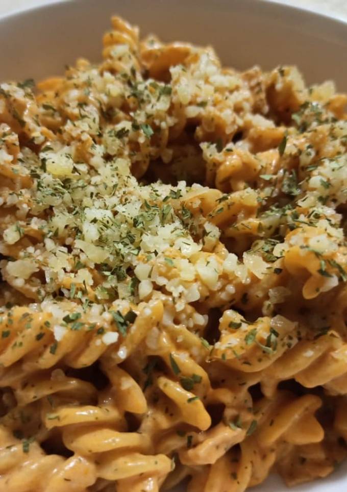 Fusilli en Salsa Rosa Receta de Félix Cortés Schöler- Cookpad