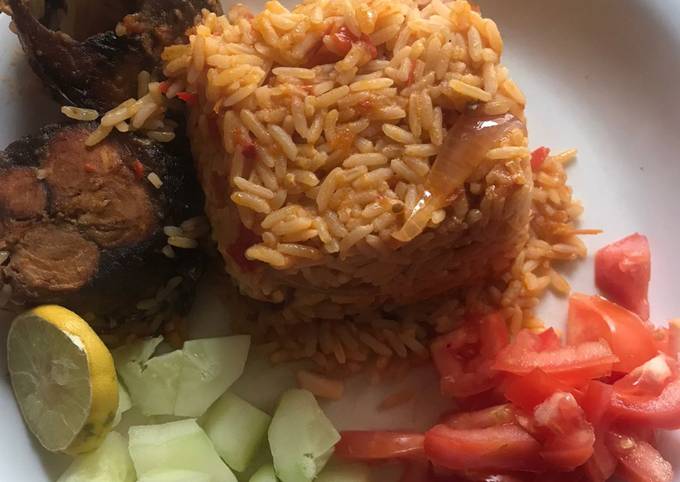 Fish, jollof rice and veggies Recipe by Mariya Balarabe Gambo - Cookpad
