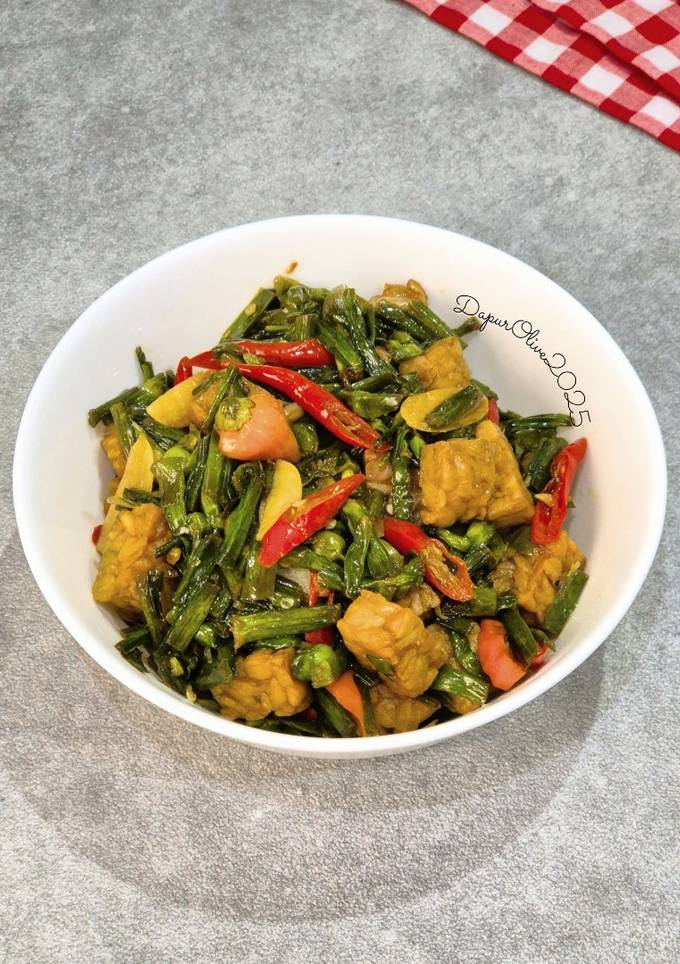 Resep Tumis Bunga Genjer dan Tempe oleh Dapur Olive - Cookpad