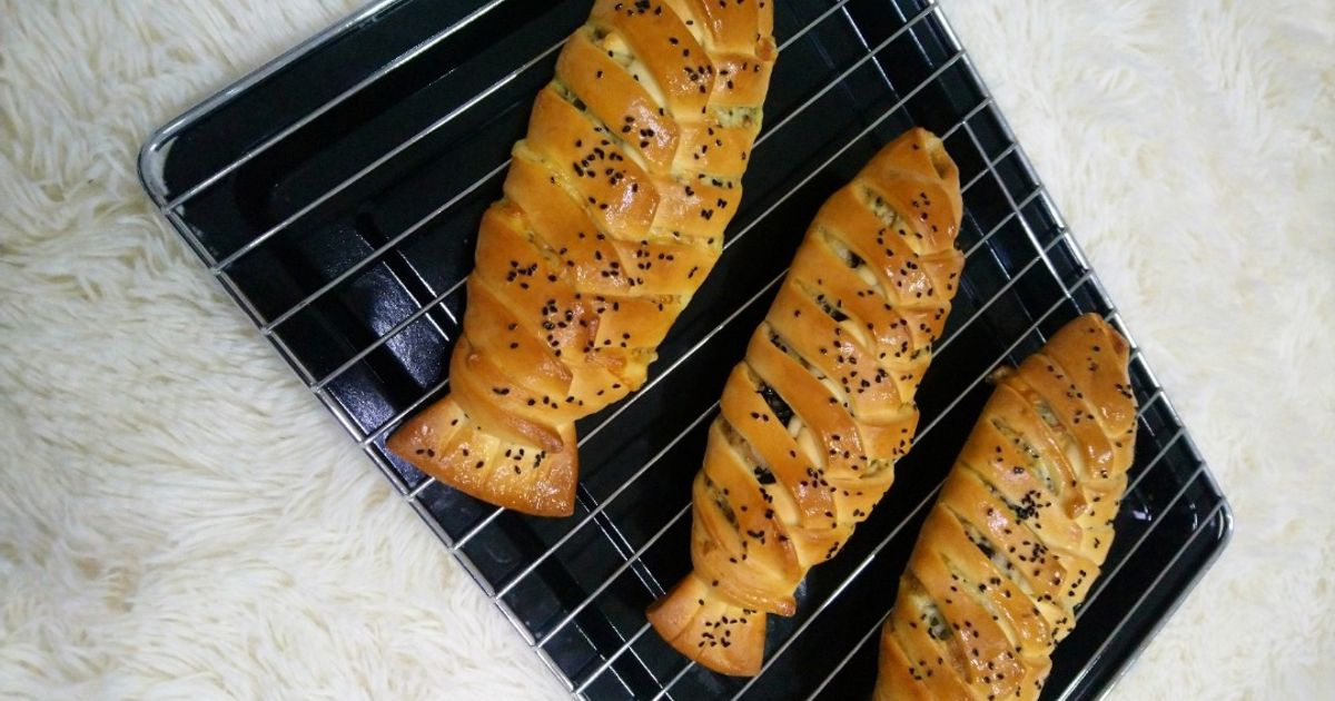 Braided Cheesy Chicken Bread Recipe by Monica Rangaswamy - Cookpad