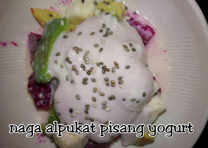 Resep Naga alpukat pisang yogurt oleh Caca anisa - Cookpad