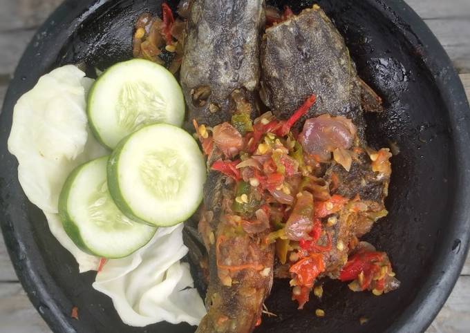Resep Pecak lele khas Betawi oleh Berlian Soewandono - Cookpad
